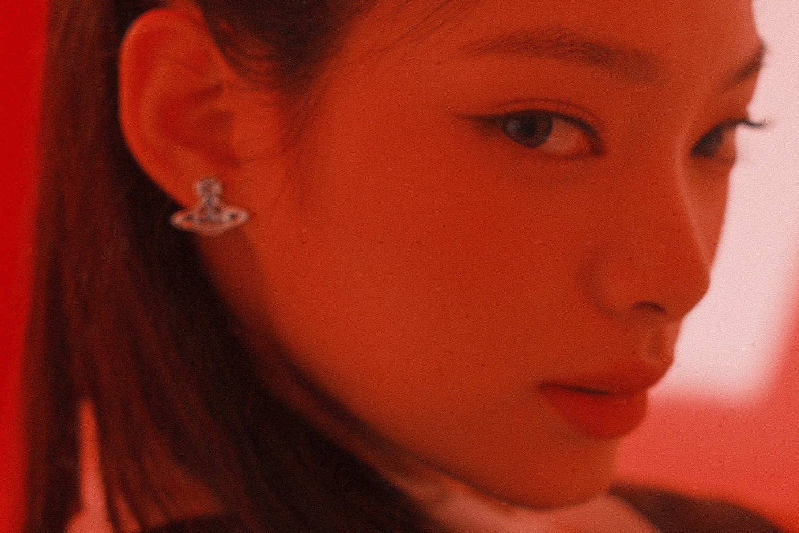 「cosmosy」正式デビュー！ デビューシングル『zigy=zigy』のMVを公開し、 東洋的な“Girlish Crush”を表現｜お知らせ｜ドコモ スタジオ&ライブ